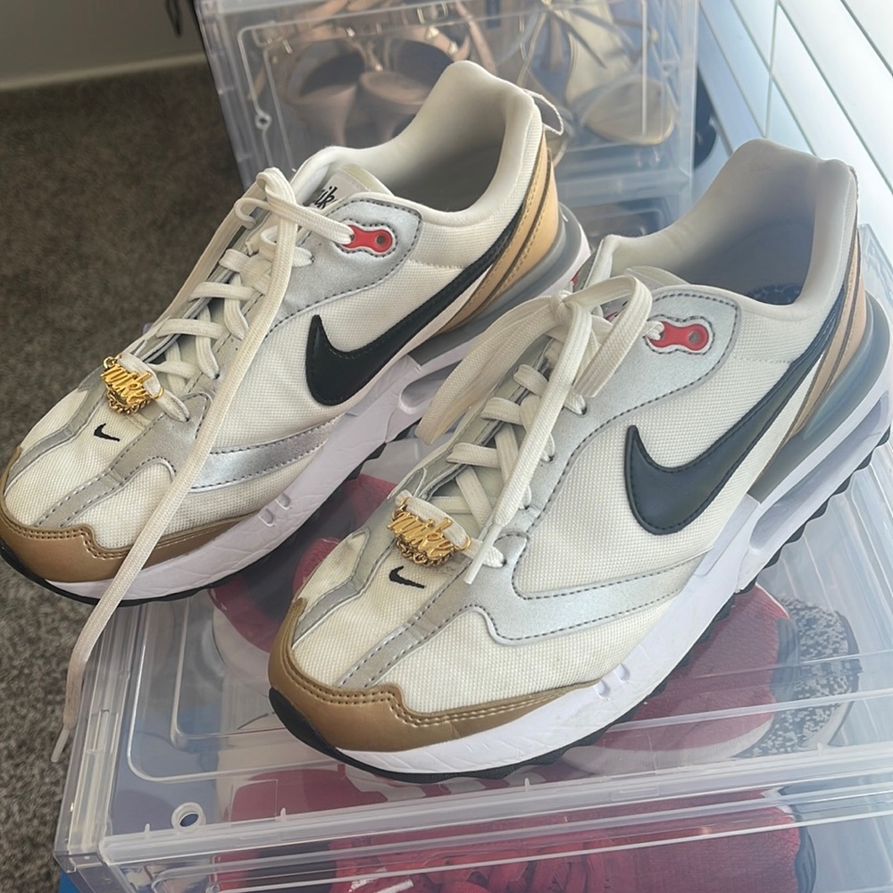 Nike Sneakers With Gold Chain Detail - Gem